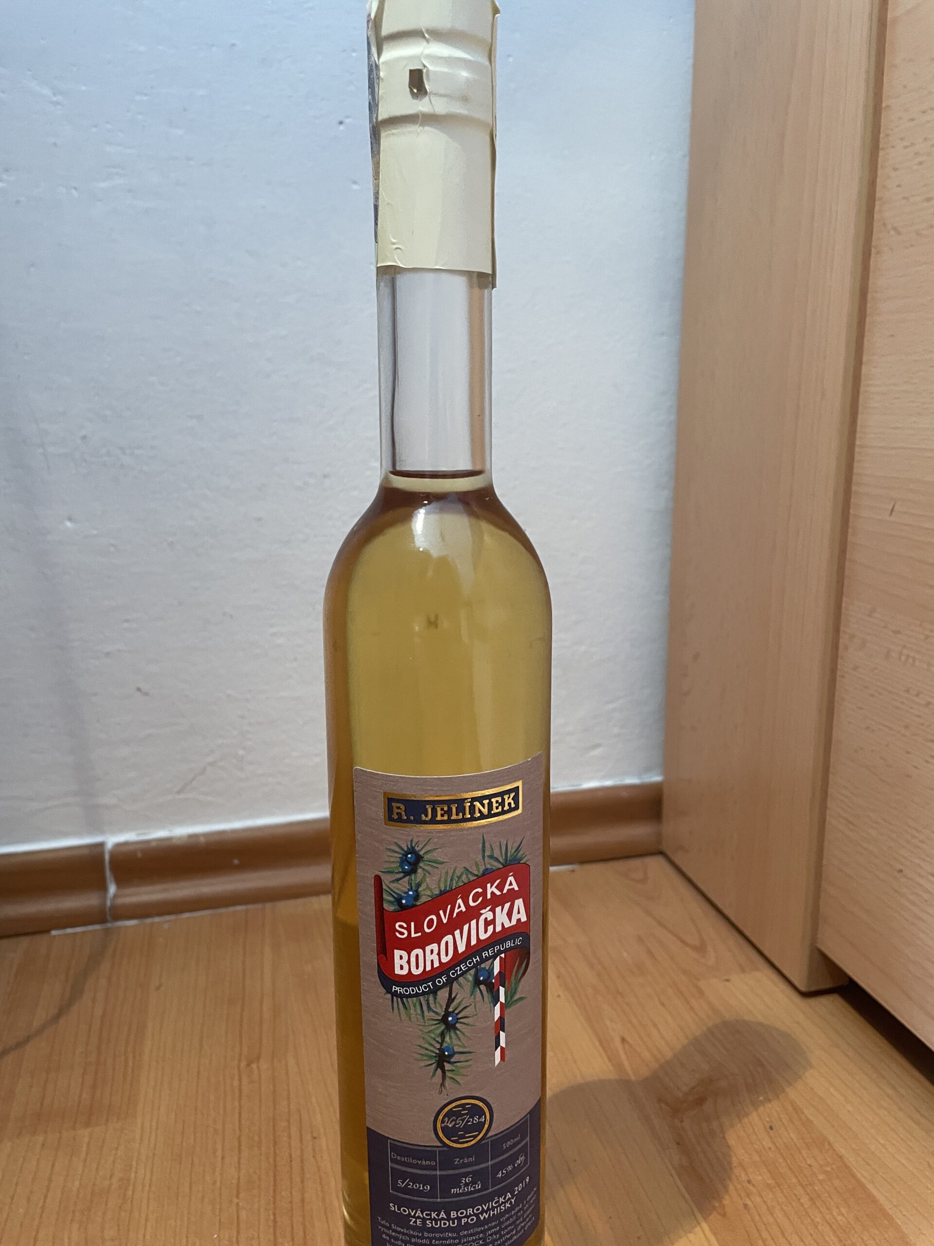 Slovácká borovička 2019 ze sudu po whisky GOLDCOCK investiční alkohol ...